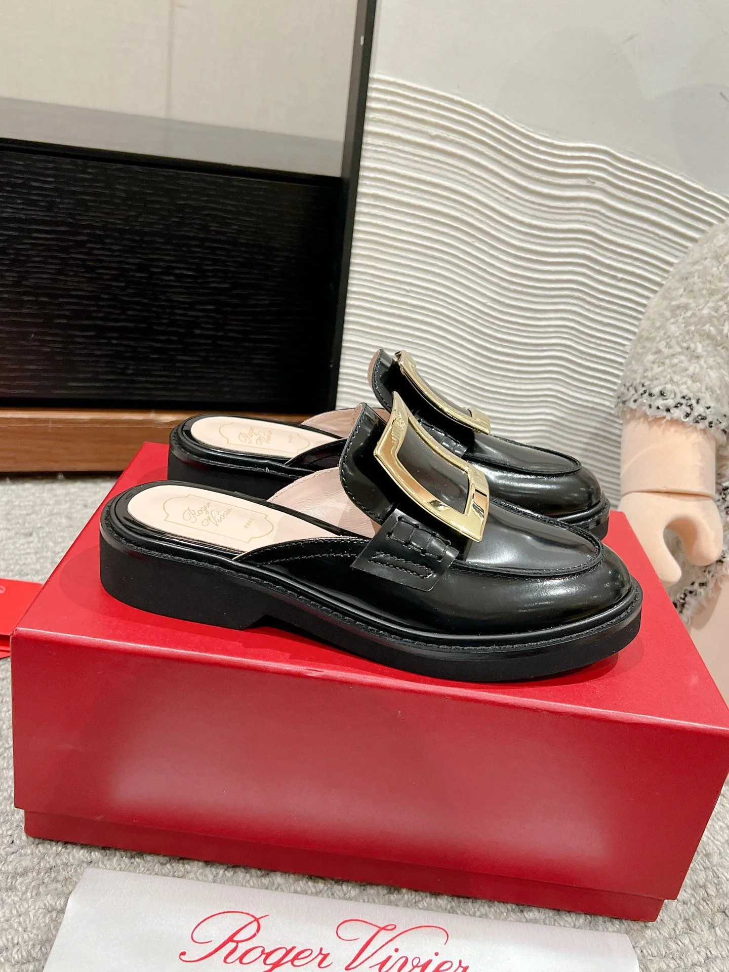 Mirror quality Roger Vivier Sandals