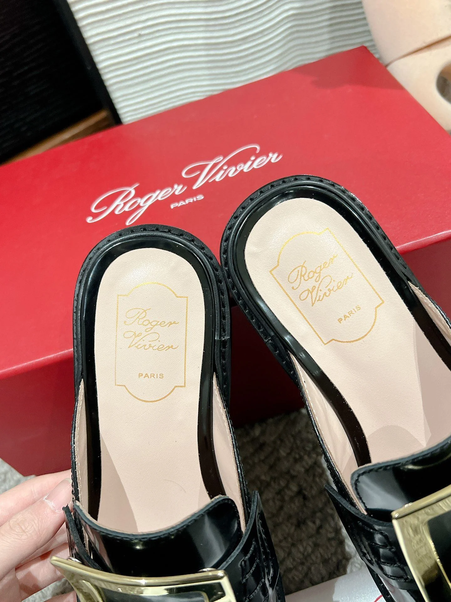 Mirror quality Roger Vivier Sandals
