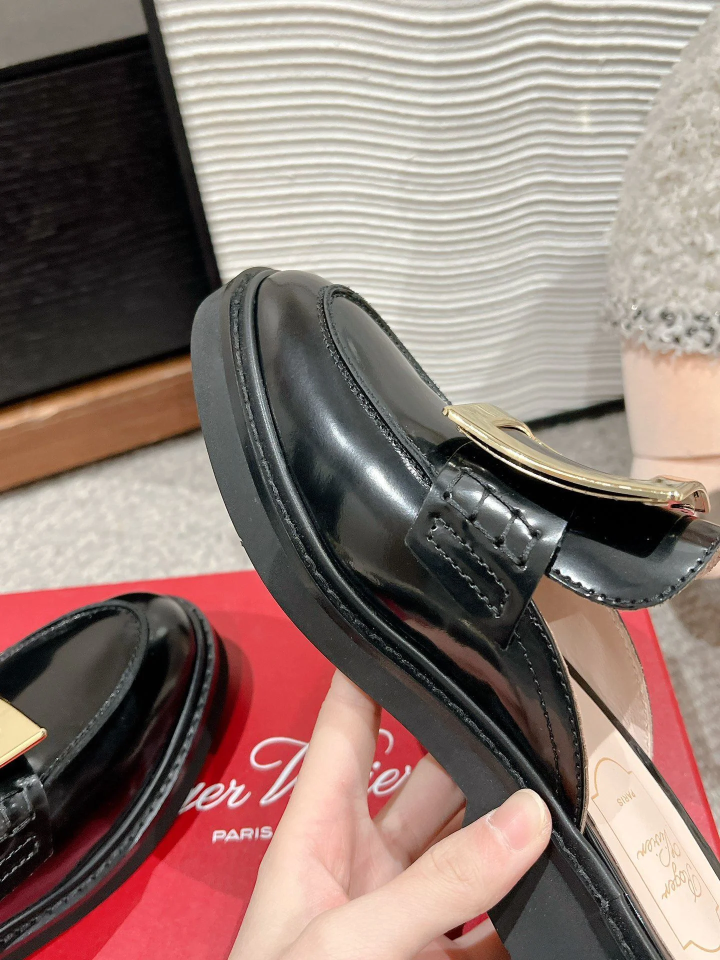 Mirror quality Roger Vivier Sandals