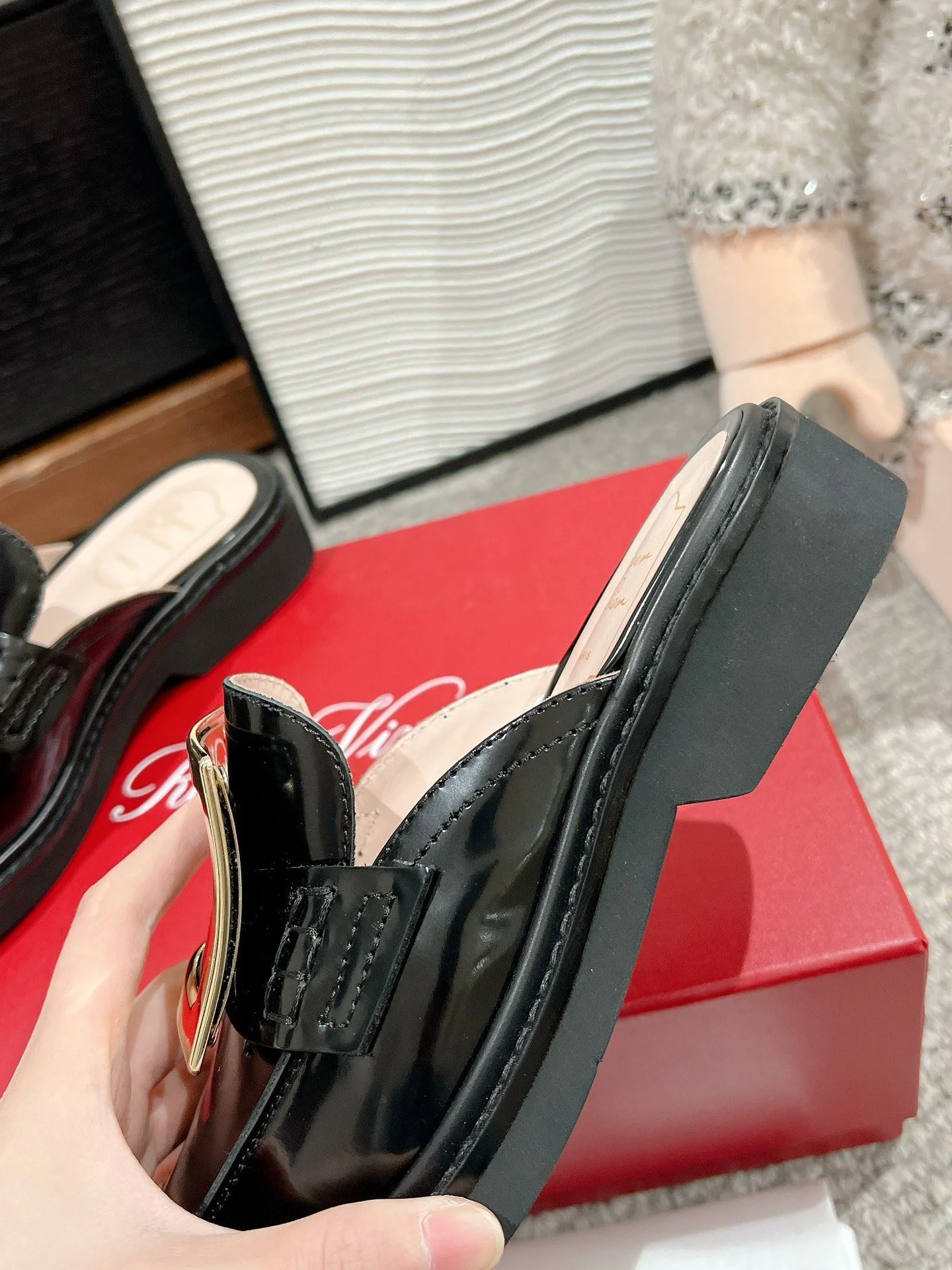 Mirror quality Roger Vivier Sandals