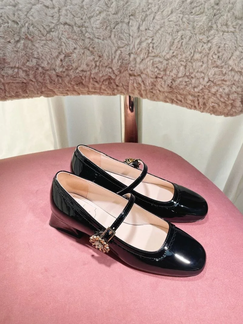 Exact replica Roger Vivier Shoes