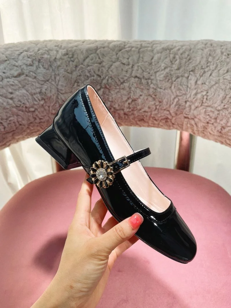 Exact replica Roger Vivier Shoes