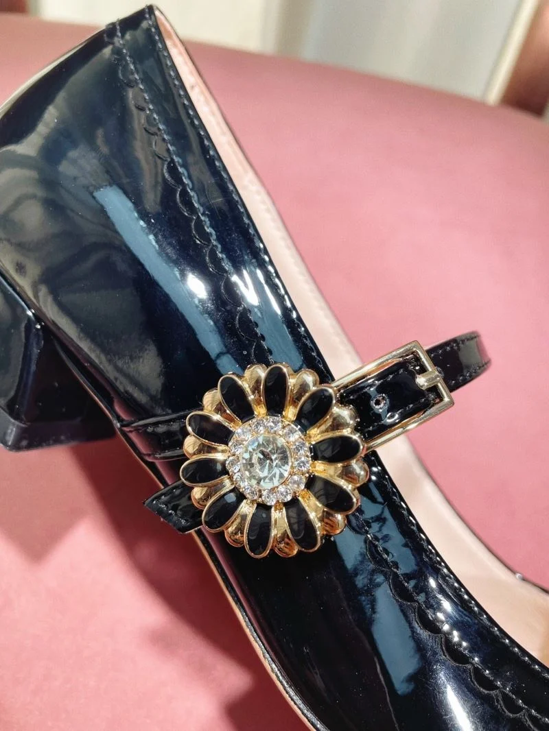 Exact replica Roger Vivier Shoes