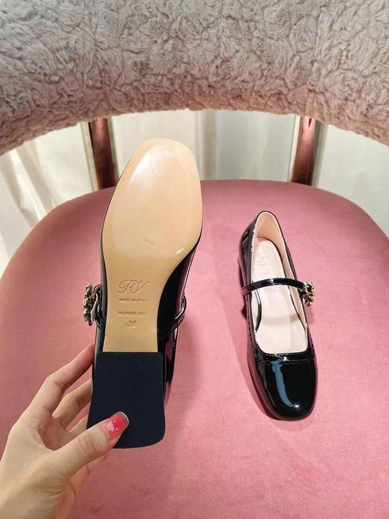 Exact replica Roger Vivier Shoes