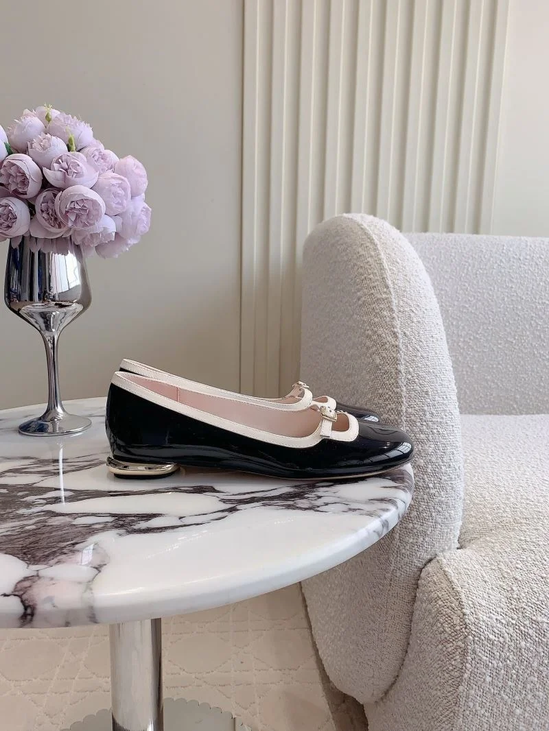 Exact replica Roger Vivier Shoes