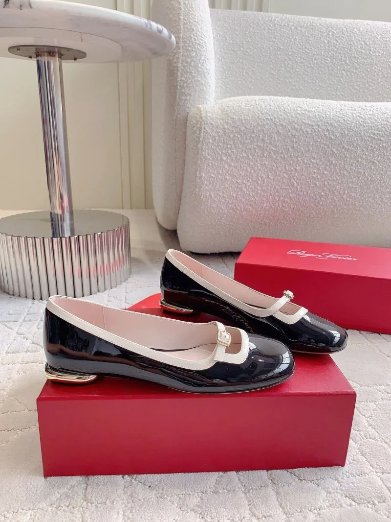Exact replica Roger Vivier Shoes