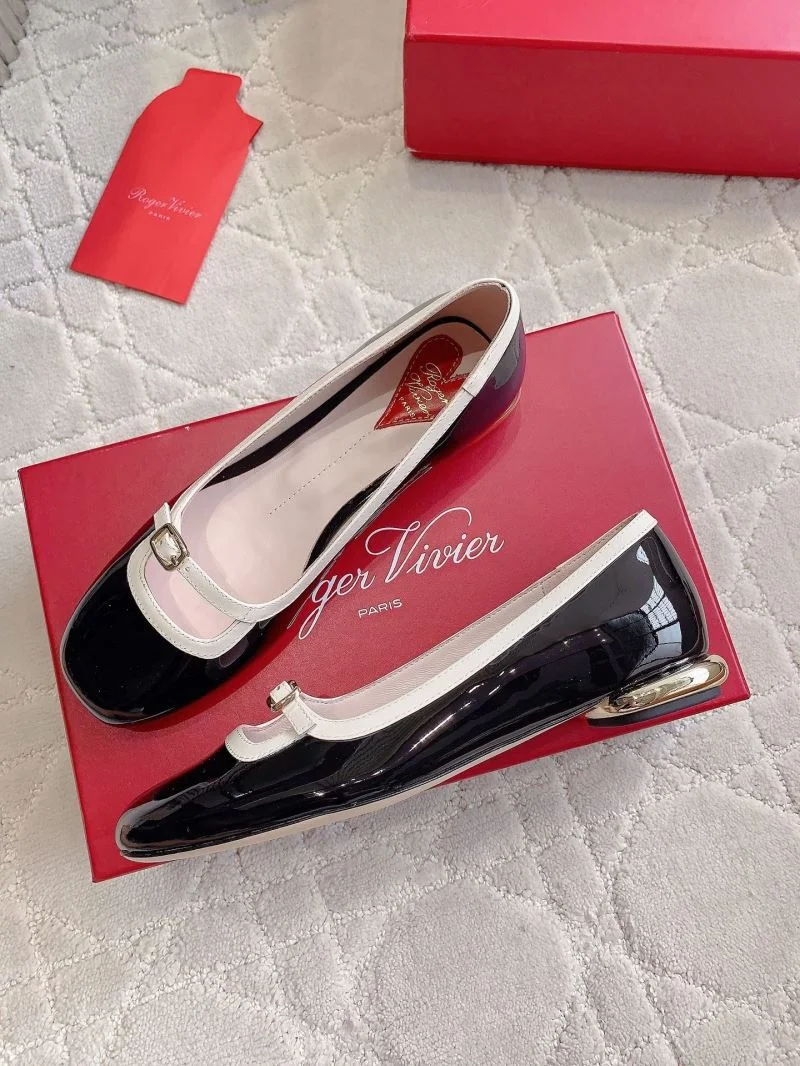 Exact replica Roger Vivier Shoes