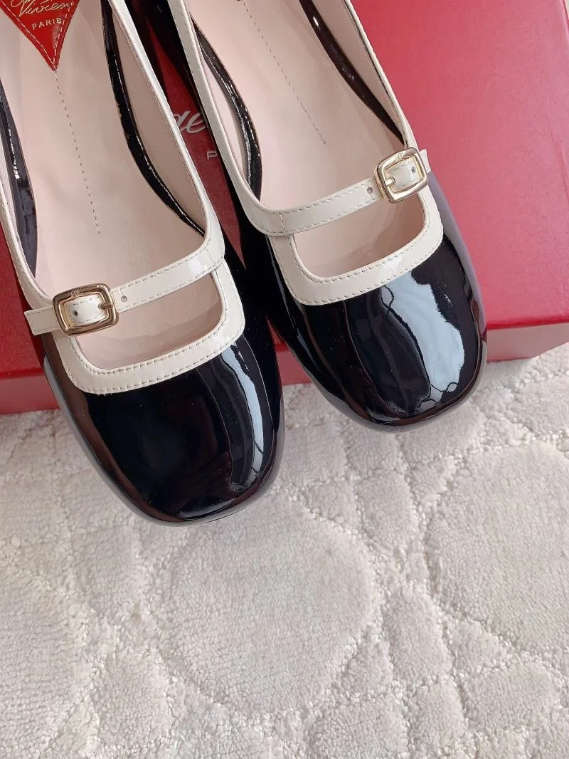 Exact replica Roger Vivier Shoes
