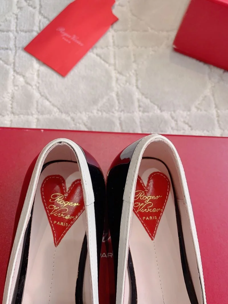 Exact replica Roger Vivier Shoes
