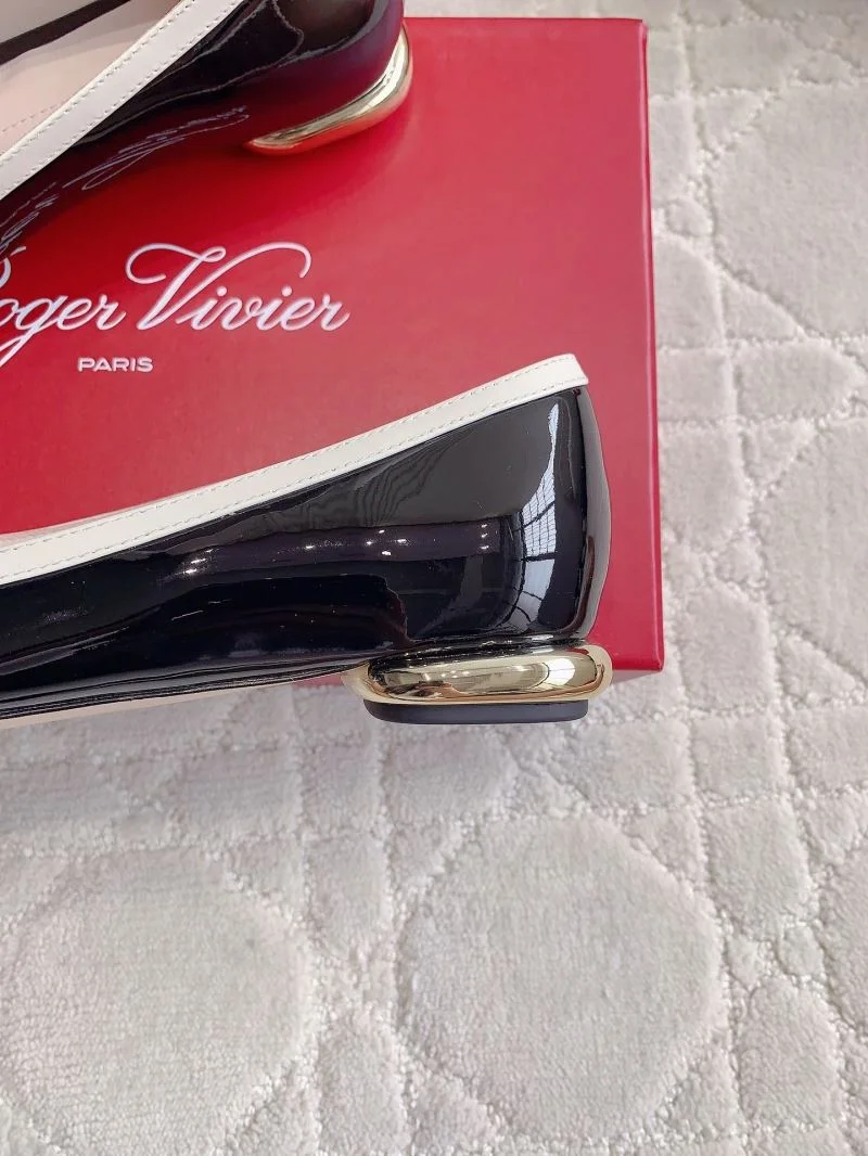 Exact replica Roger Vivier Shoes