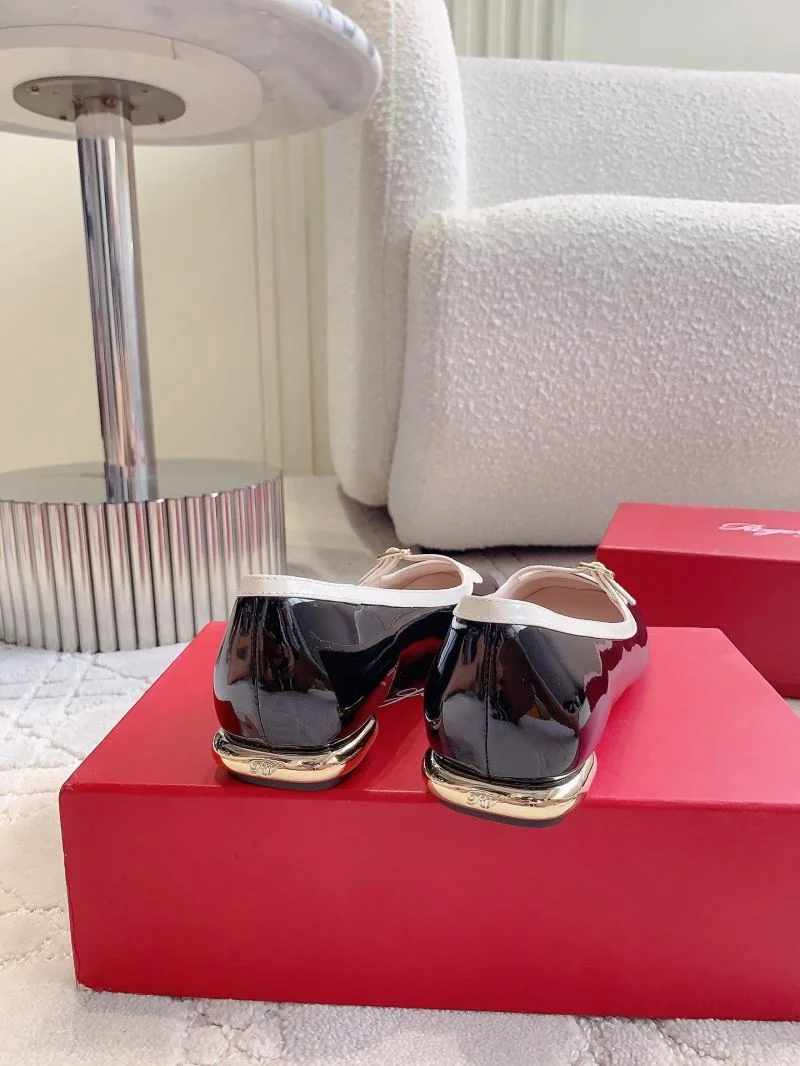 Exact replica Roger Vivier Shoes