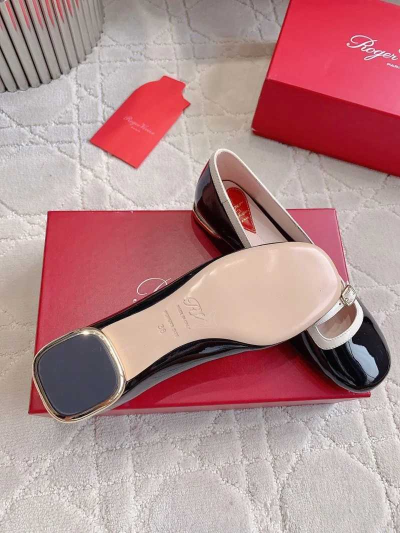 Exact replica Roger Vivier Shoes