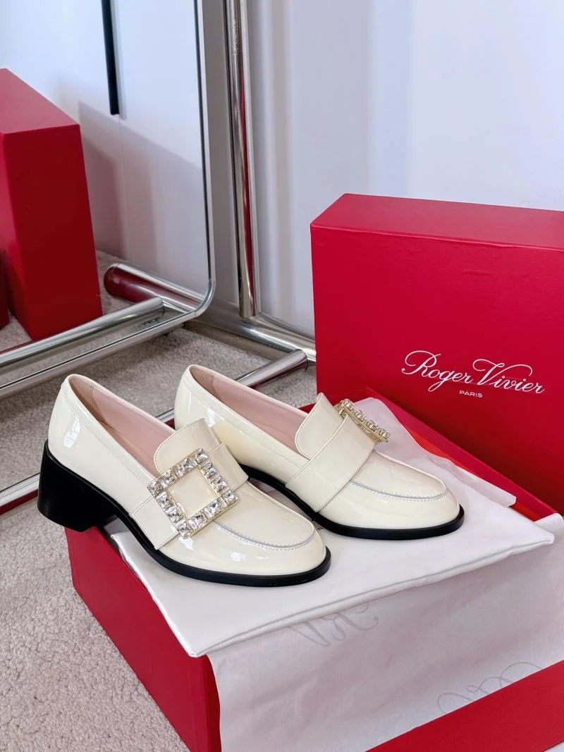Exact replica Roger Vivier Shoes