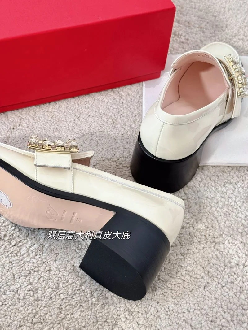 Exact replica Roger Vivier Shoes