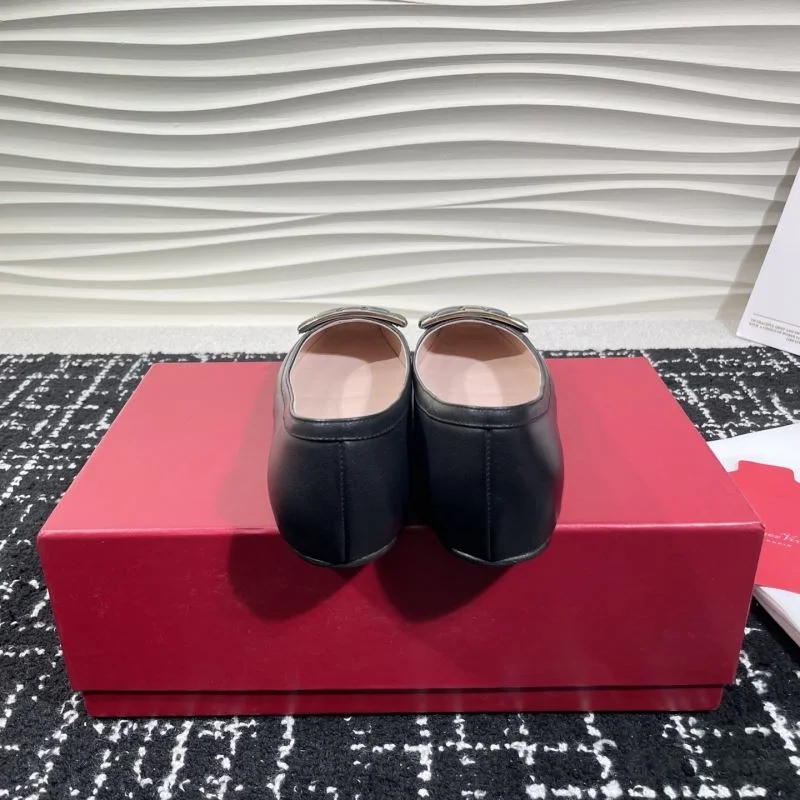 Accurate model Roger Vivier Shoes