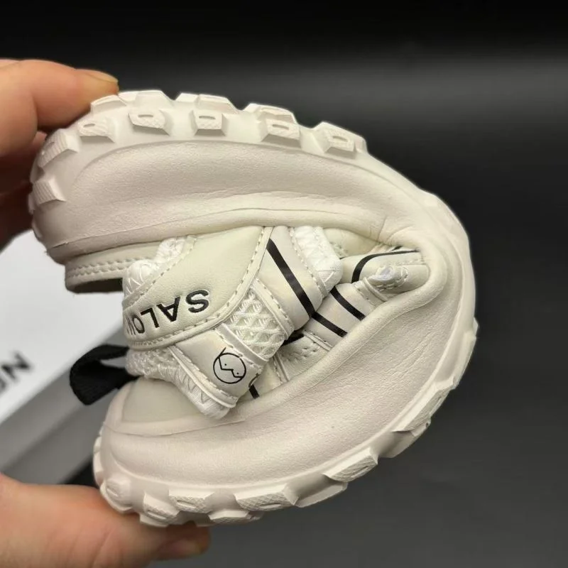 Accurate model SALOMON SHOES