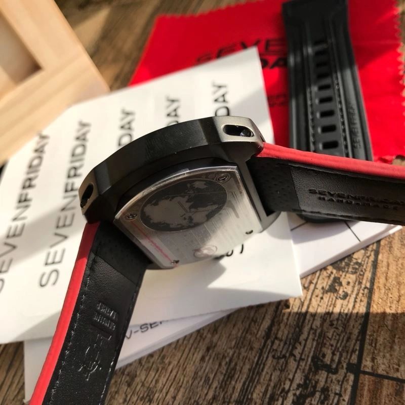 Top mirror SEVENFRIDAY Watches