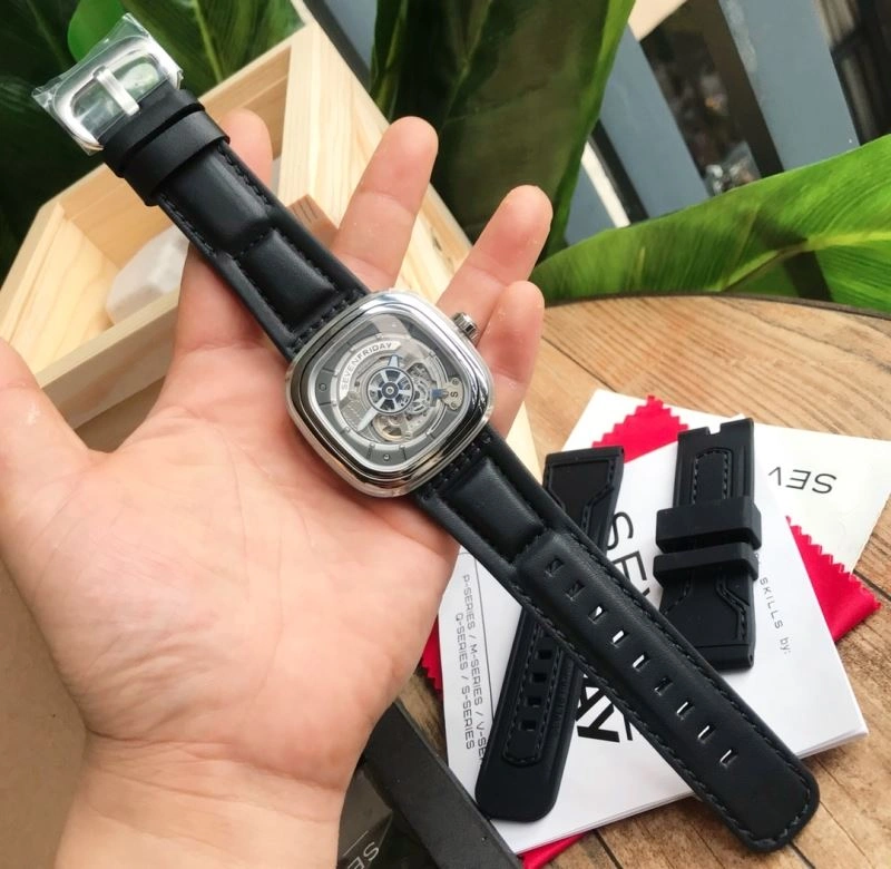 Top mirror SEVENFRIDAY Watches