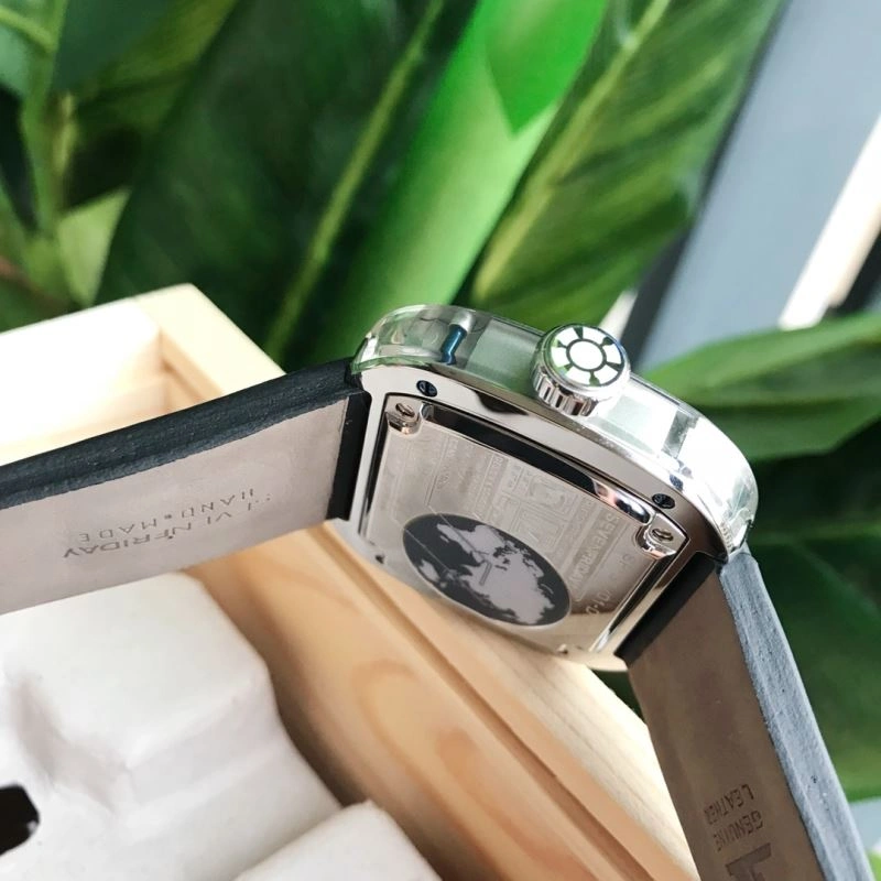 Top mirror SEVENFRIDAY Watches