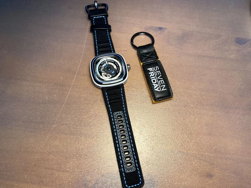 Top mirror SEVENFRIDAY Watches