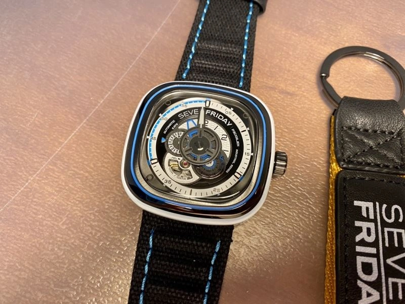 Top mirror SEVENFRIDAY Watches
