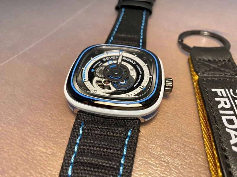 Top mirror SEVENFRIDAY Watches