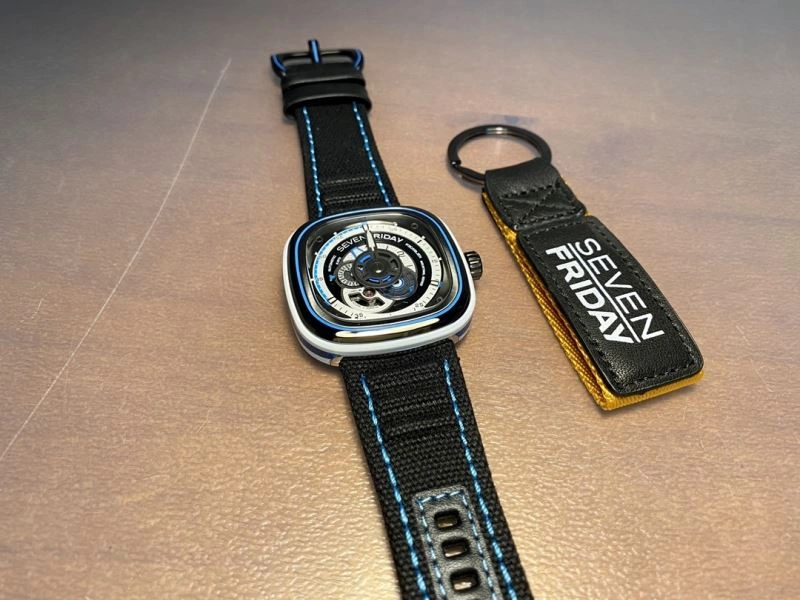 Top mirror SEVENFRIDAY Watches