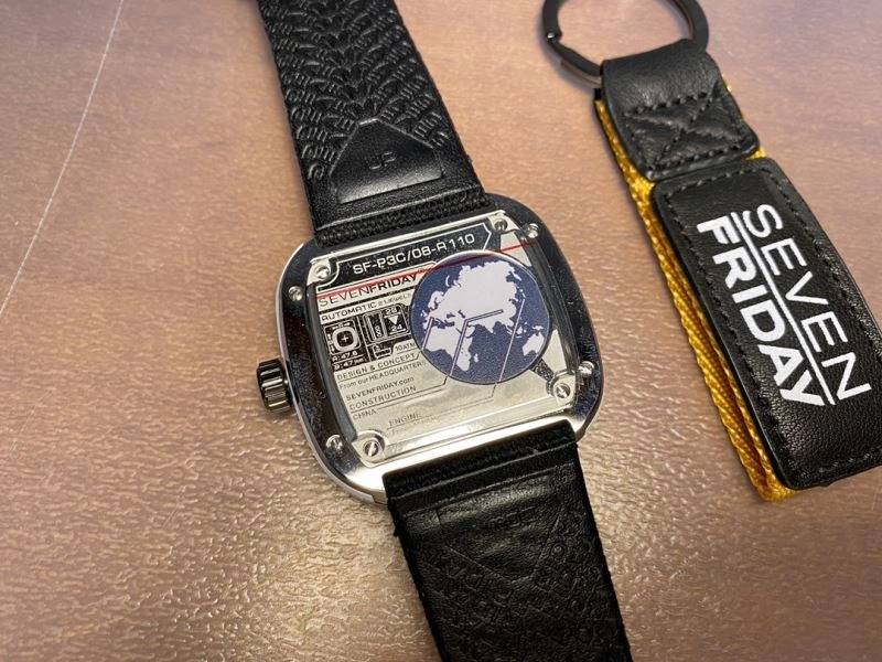 Top mirror SEVENFRIDAY Watches