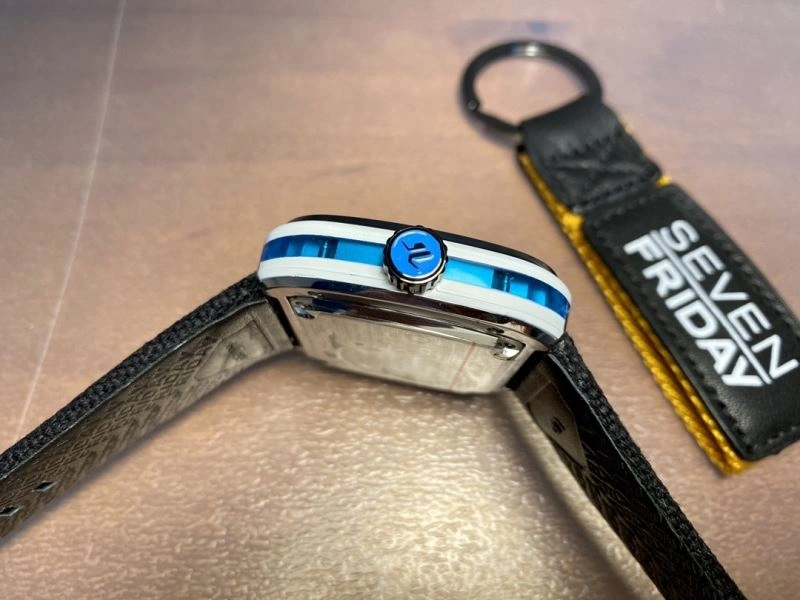 Top mirror SEVENFRIDAY Watches