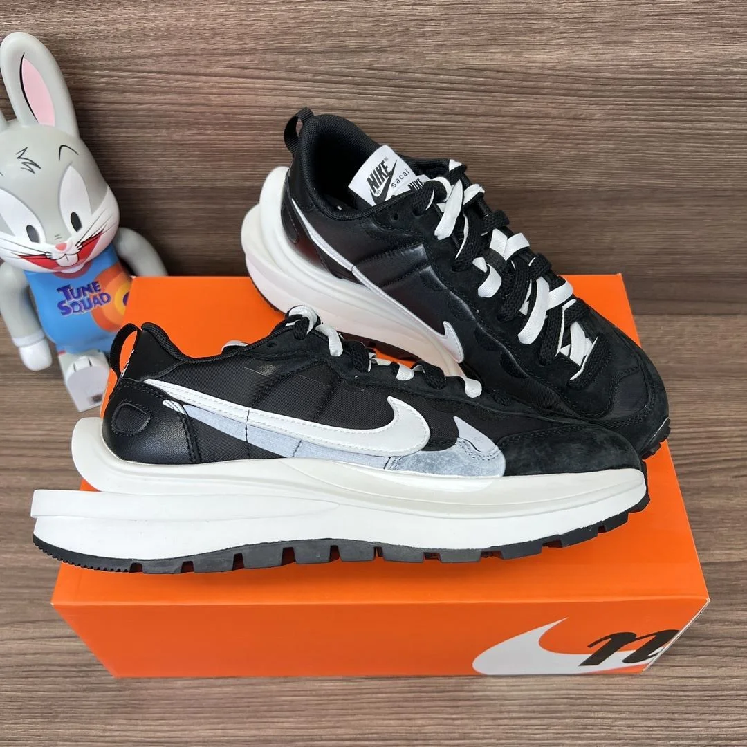 Accurate model Sacai x Nike VaporWaffle Shoes