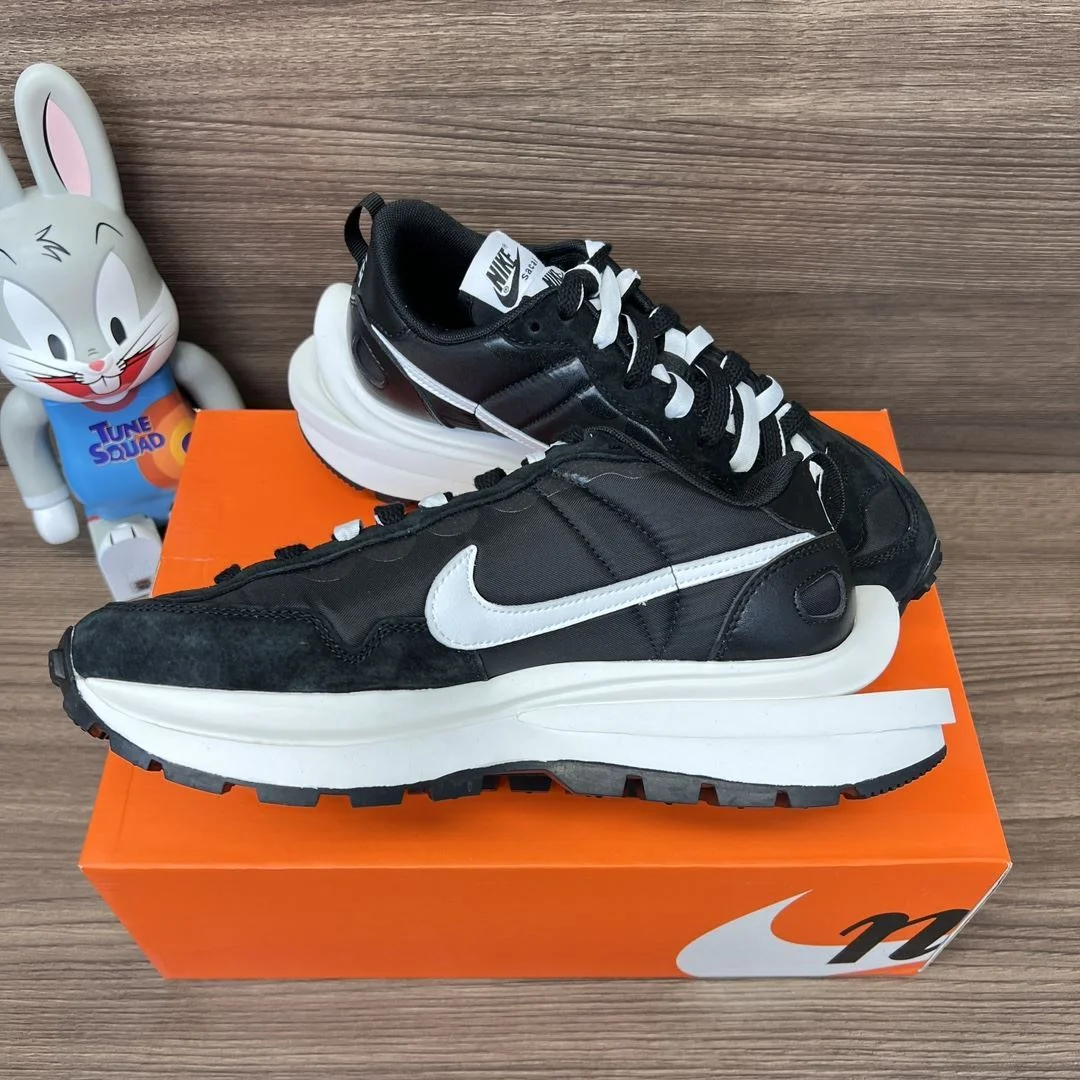 Accurate model Sacai x Nike VaporWaffle Shoes