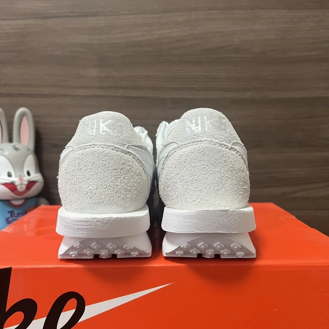 Top mirror Sacai x Nike VaporWaffle Shoes