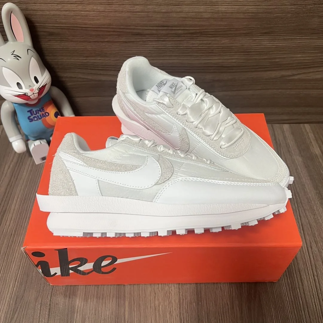 Top mirror Sacai x Nike VaporWaffle Shoes