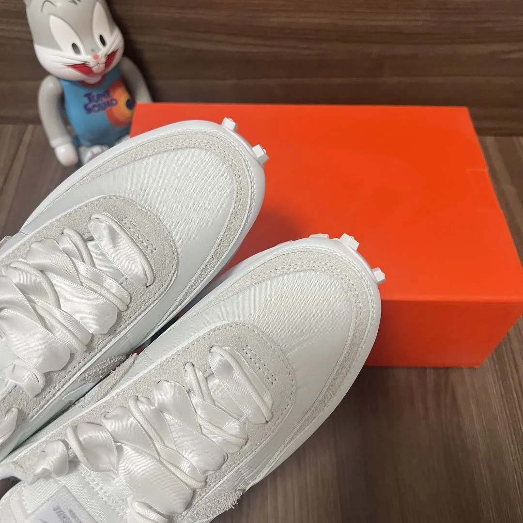 Top mirror Sacai x Nike VaporWaffle Shoes