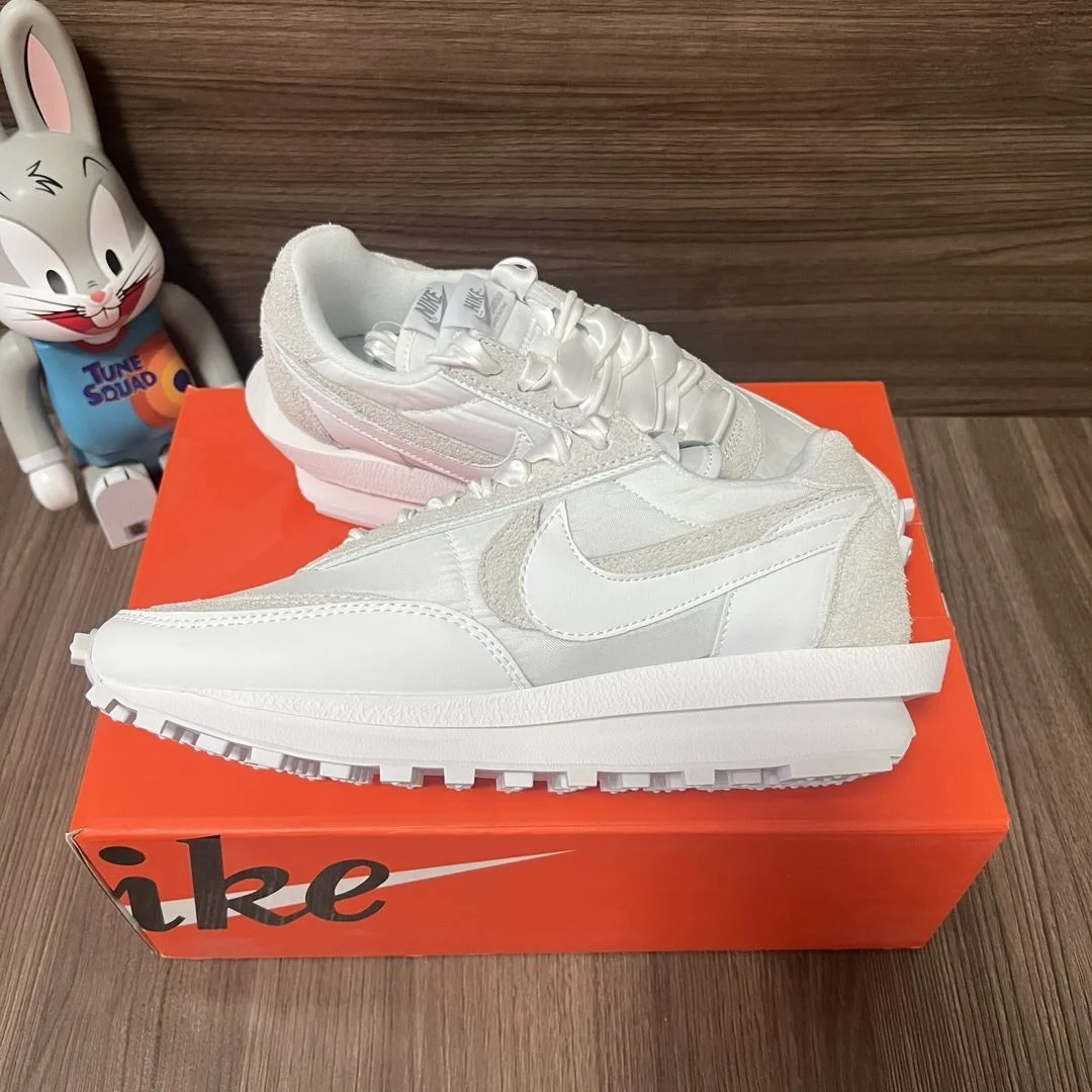 Top mirror Sacai x Nike VaporWaffle Shoes