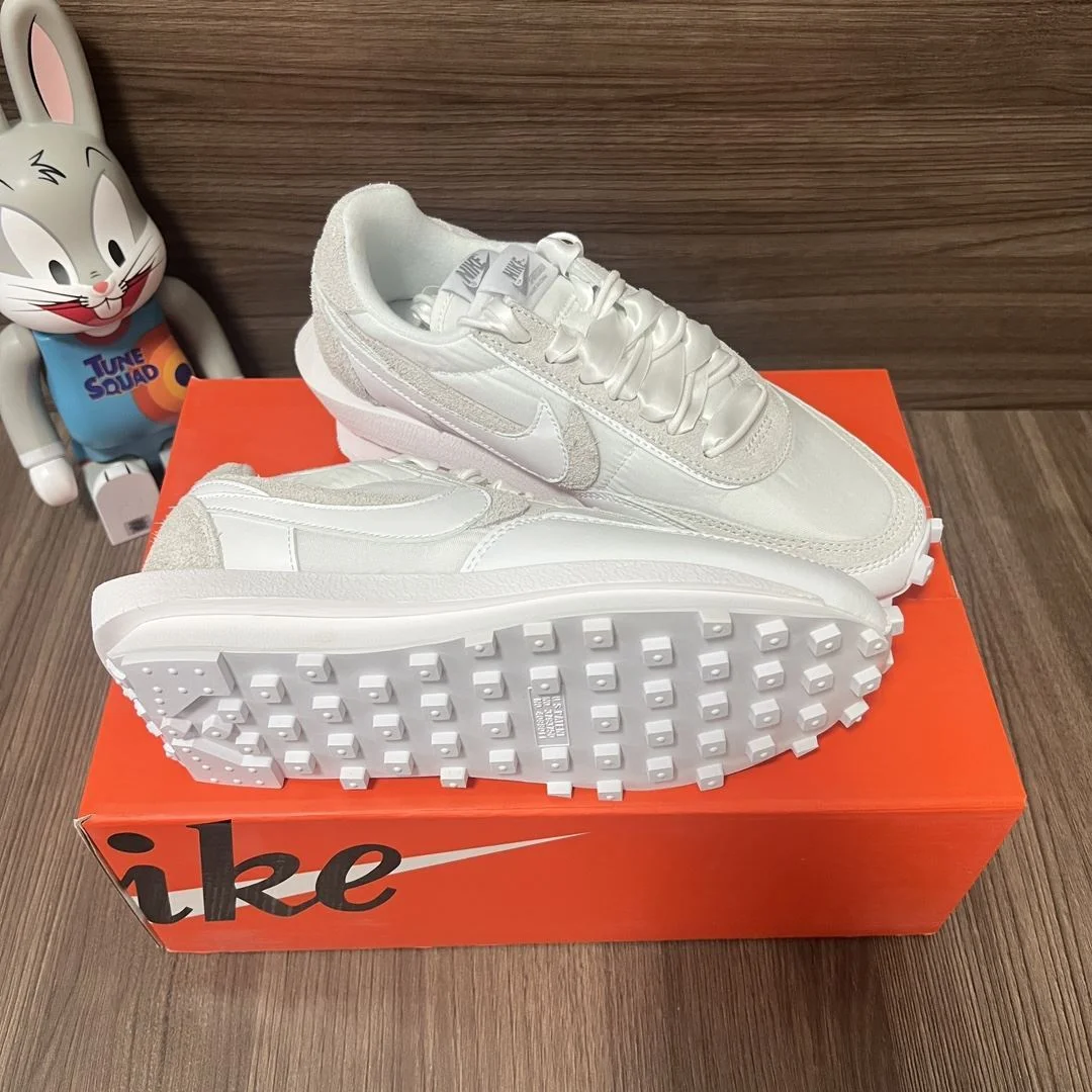 Top mirror Sacai x Nike VaporWaffle Shoes