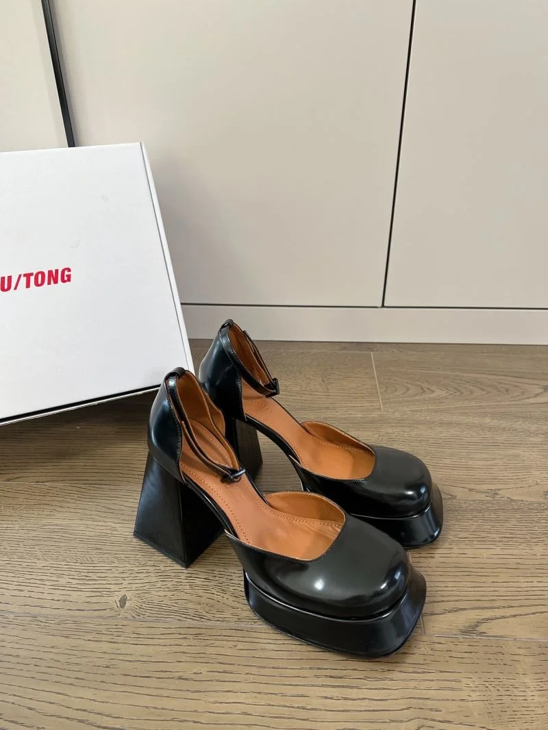 Bargain Shushutong Sandals
