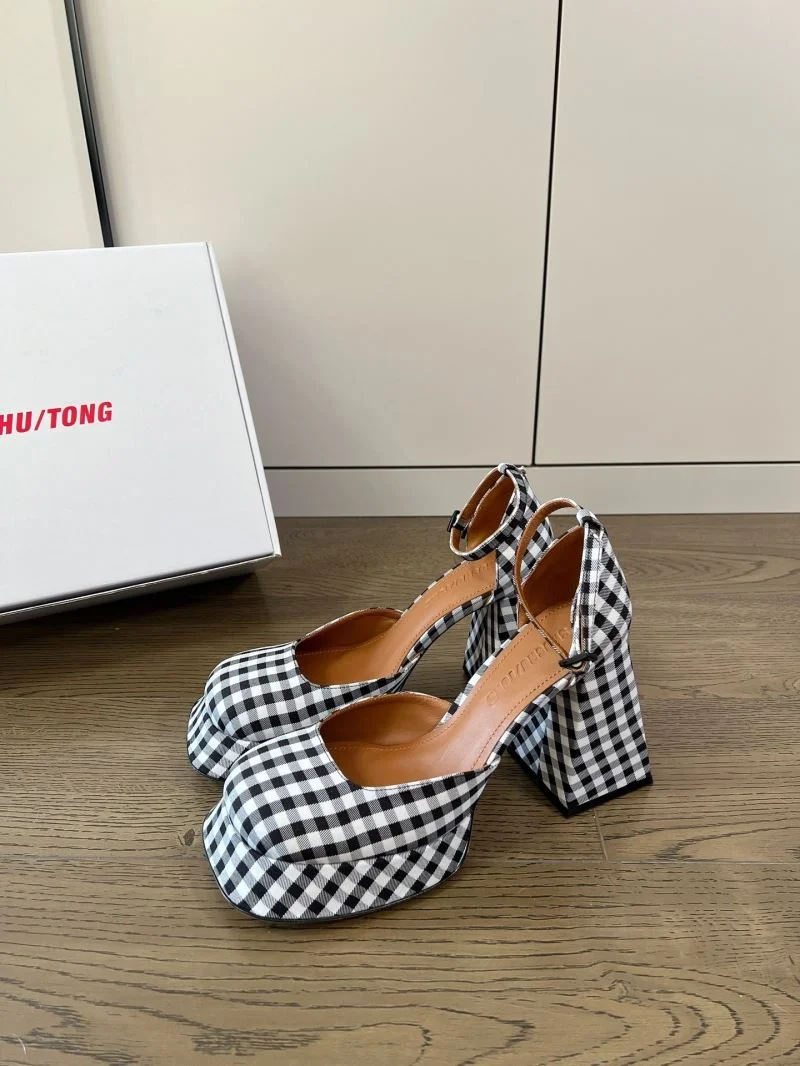 Real Shushutong Sandals