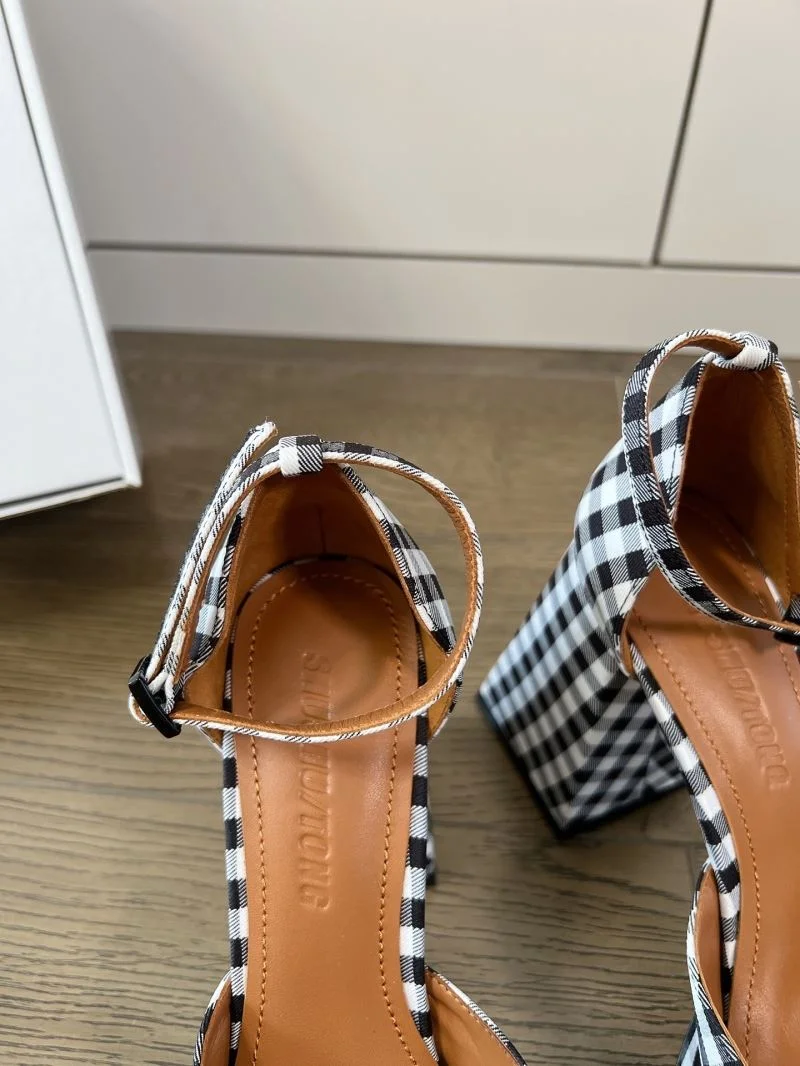Real Shushutong Sandals