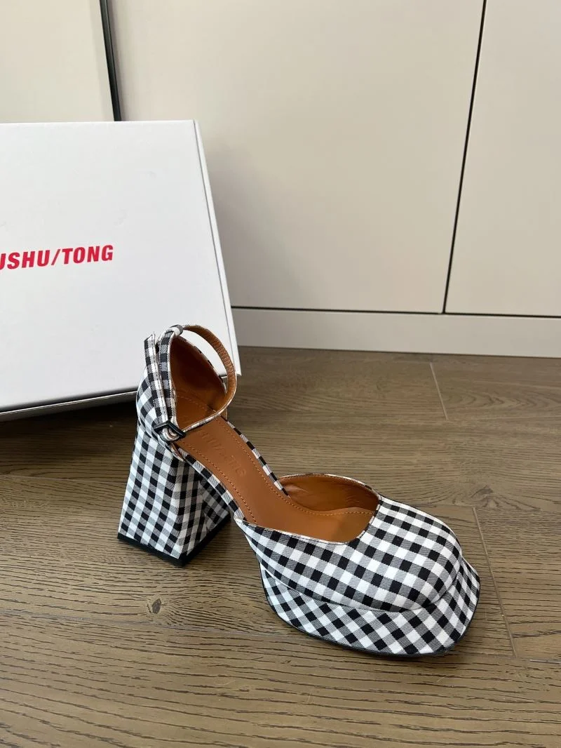 Real Shushutong Sandals