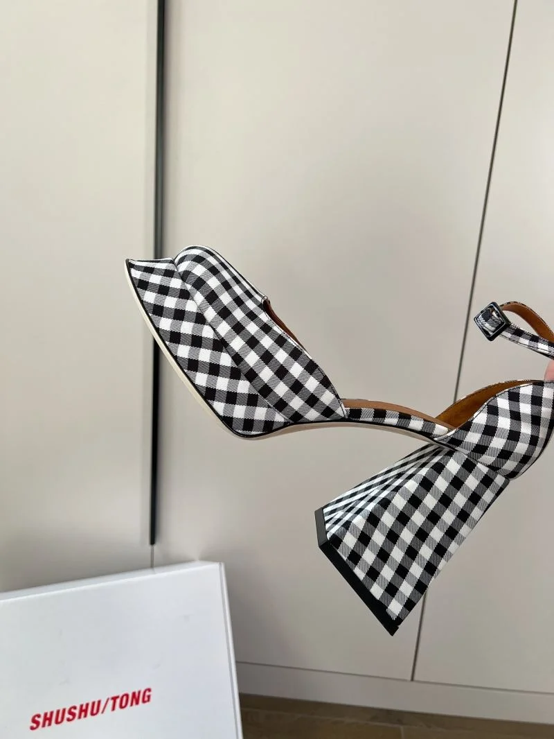 Real Shushutong Sandals