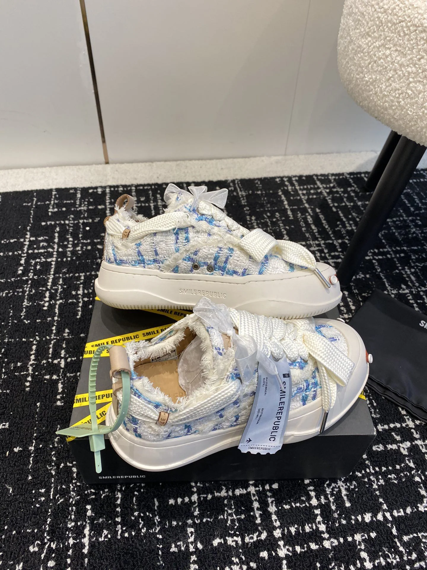 High fidelity Smilerepublic Shoes