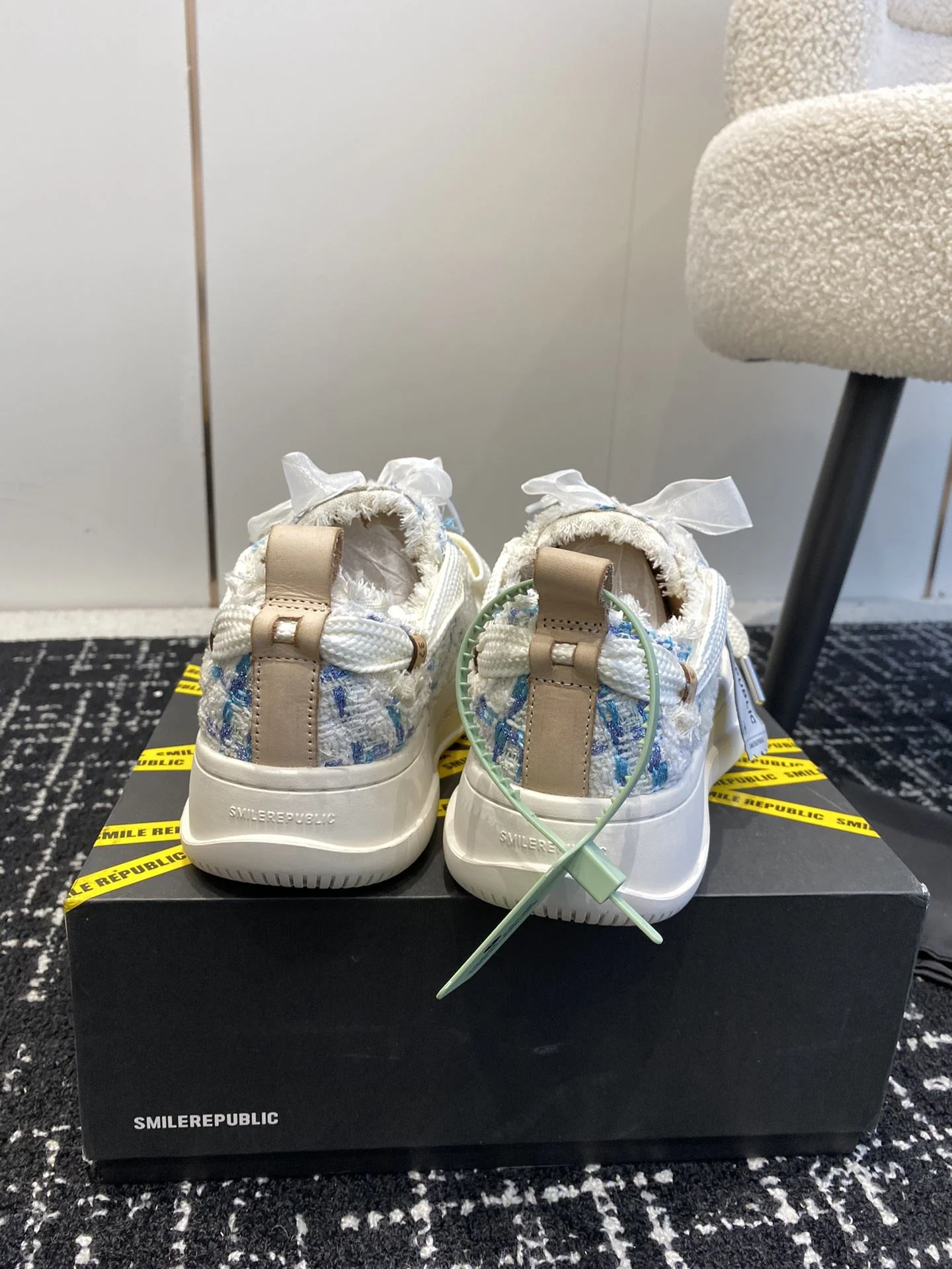 High fidelity Smilerepublic Shoes