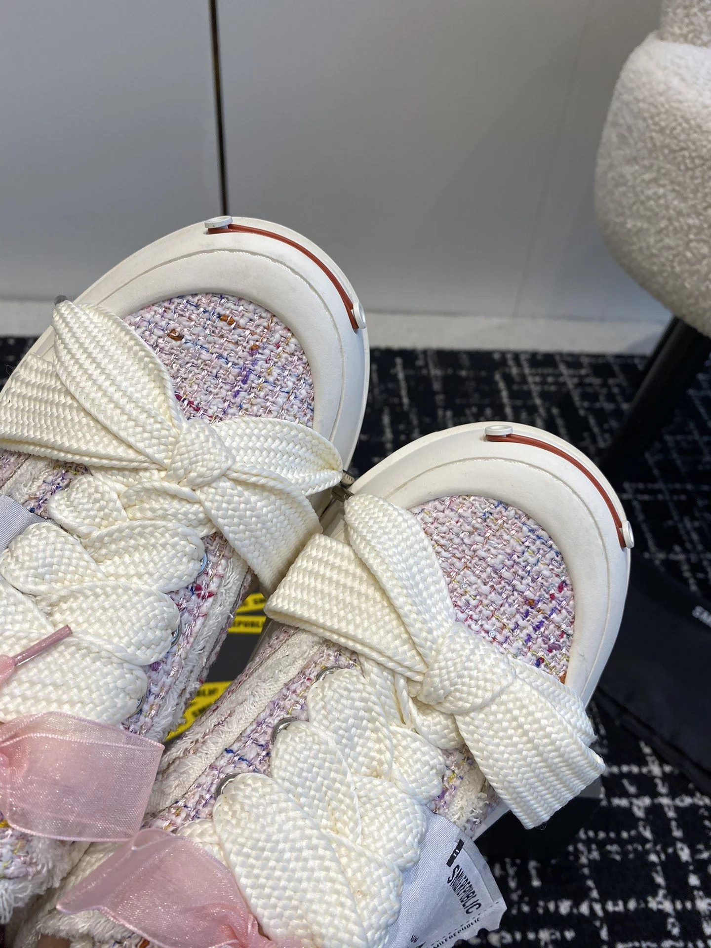 Accurate model Smilerepublic Shoes