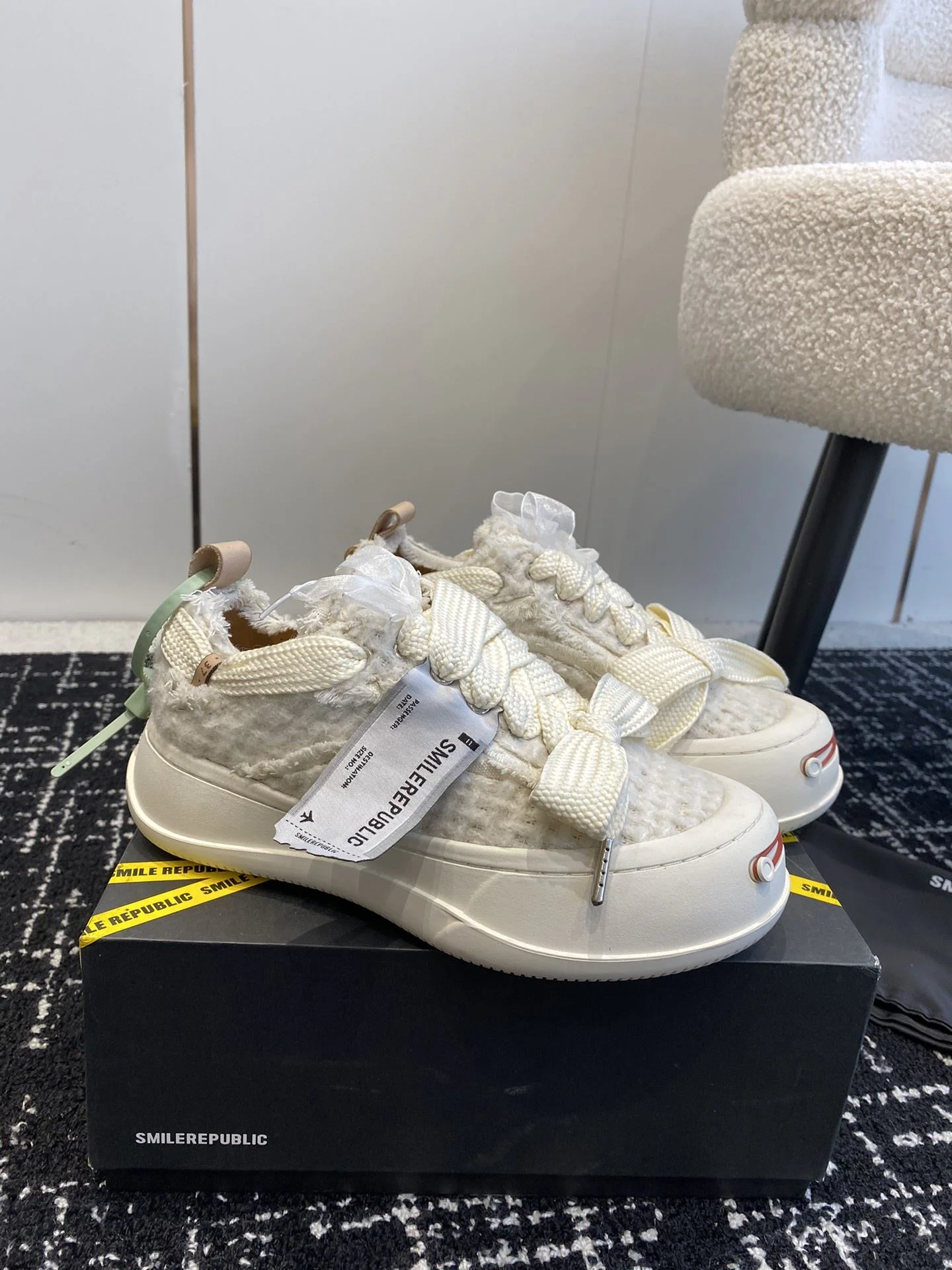 Top mirror Smilerepublic Shoes