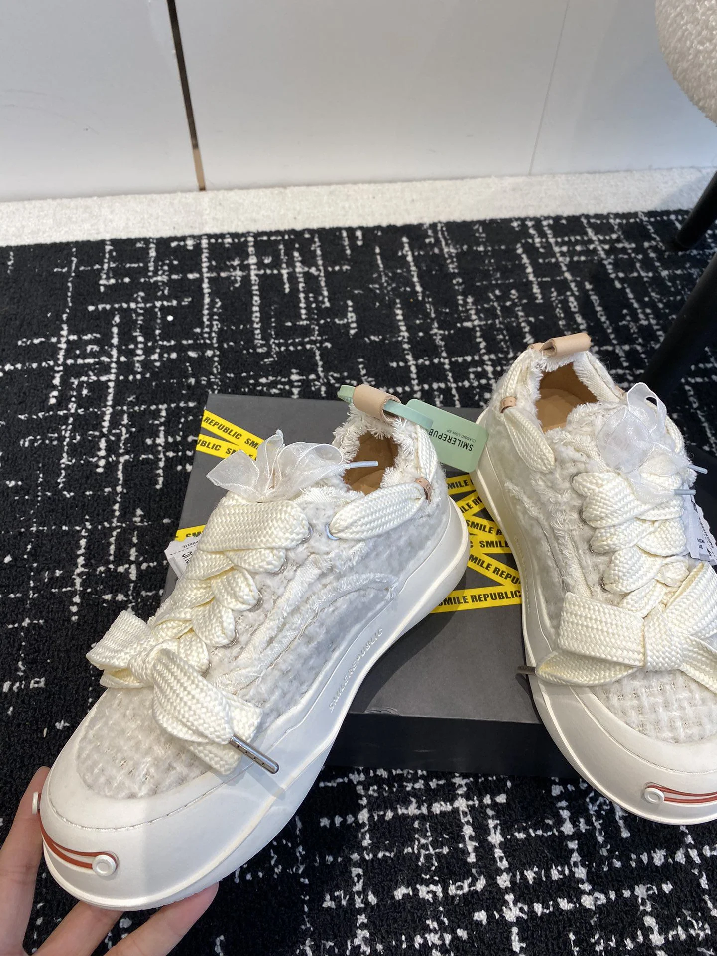 Top mirror Smilerepublic Shoes