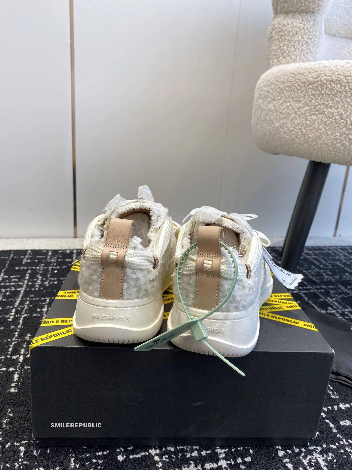 Top mirror Smilerepublic Shoes