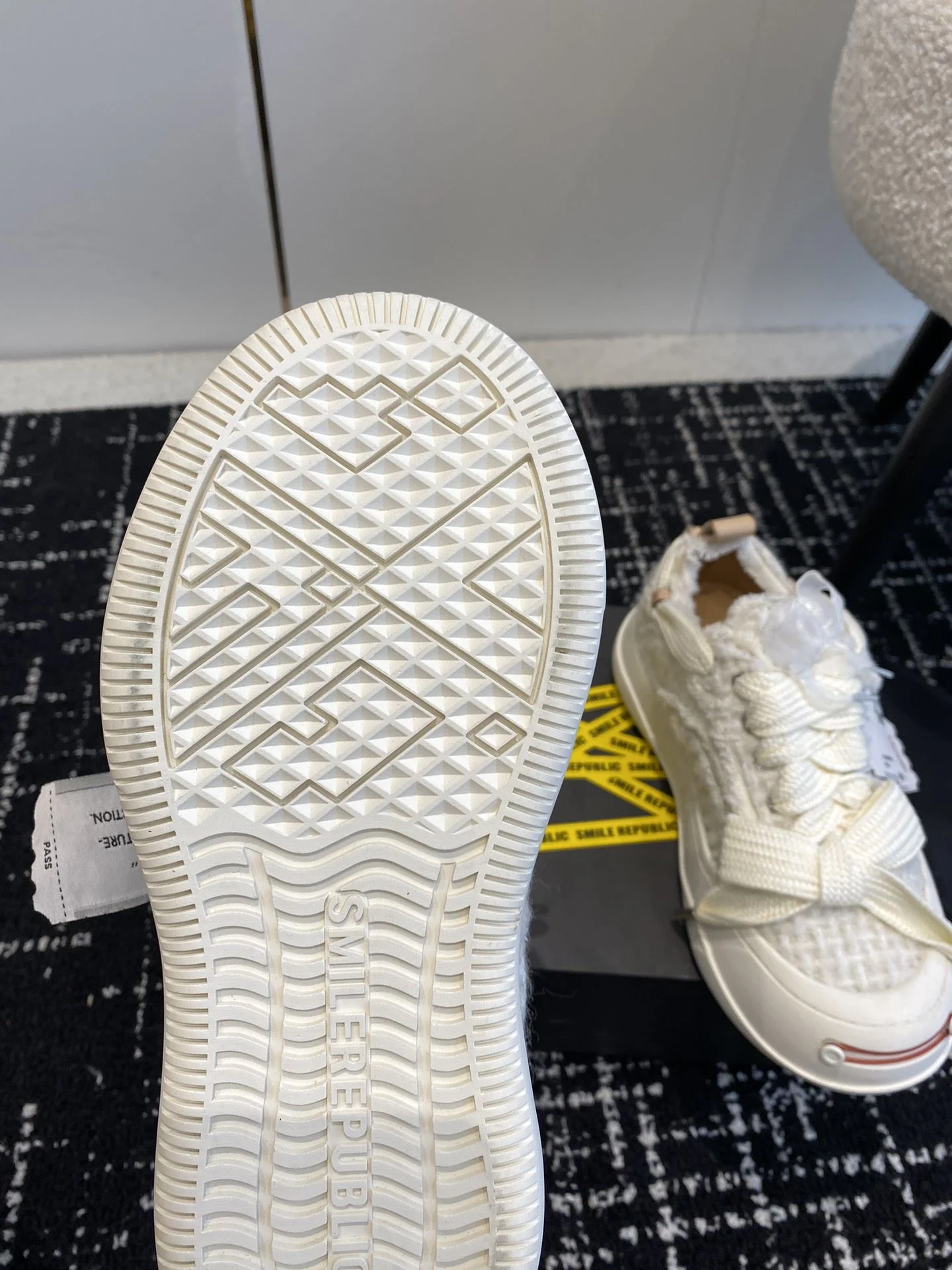 Top mirror Smilerepublic Shoes