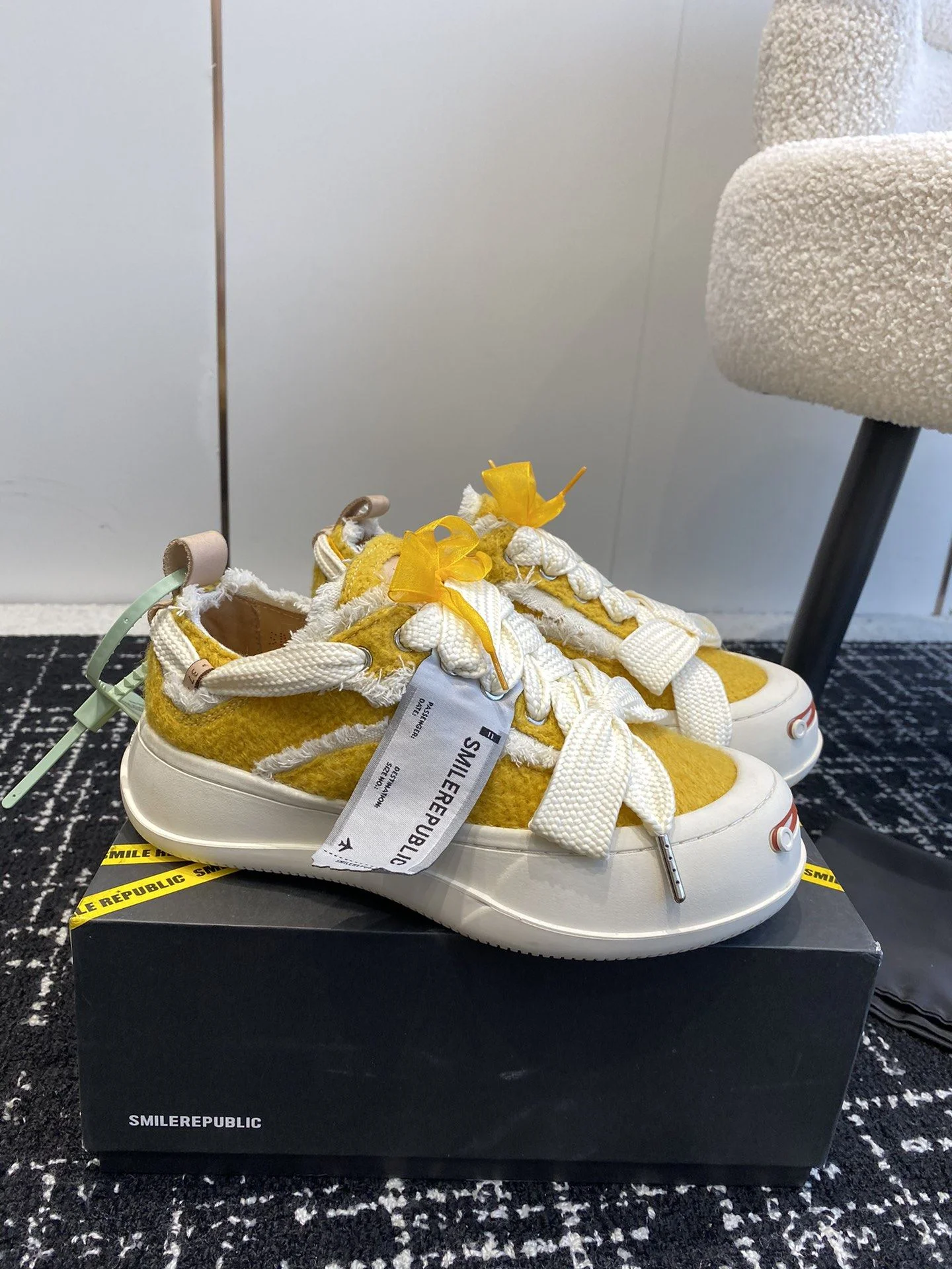 Top mirror Smilerepublic Shoes