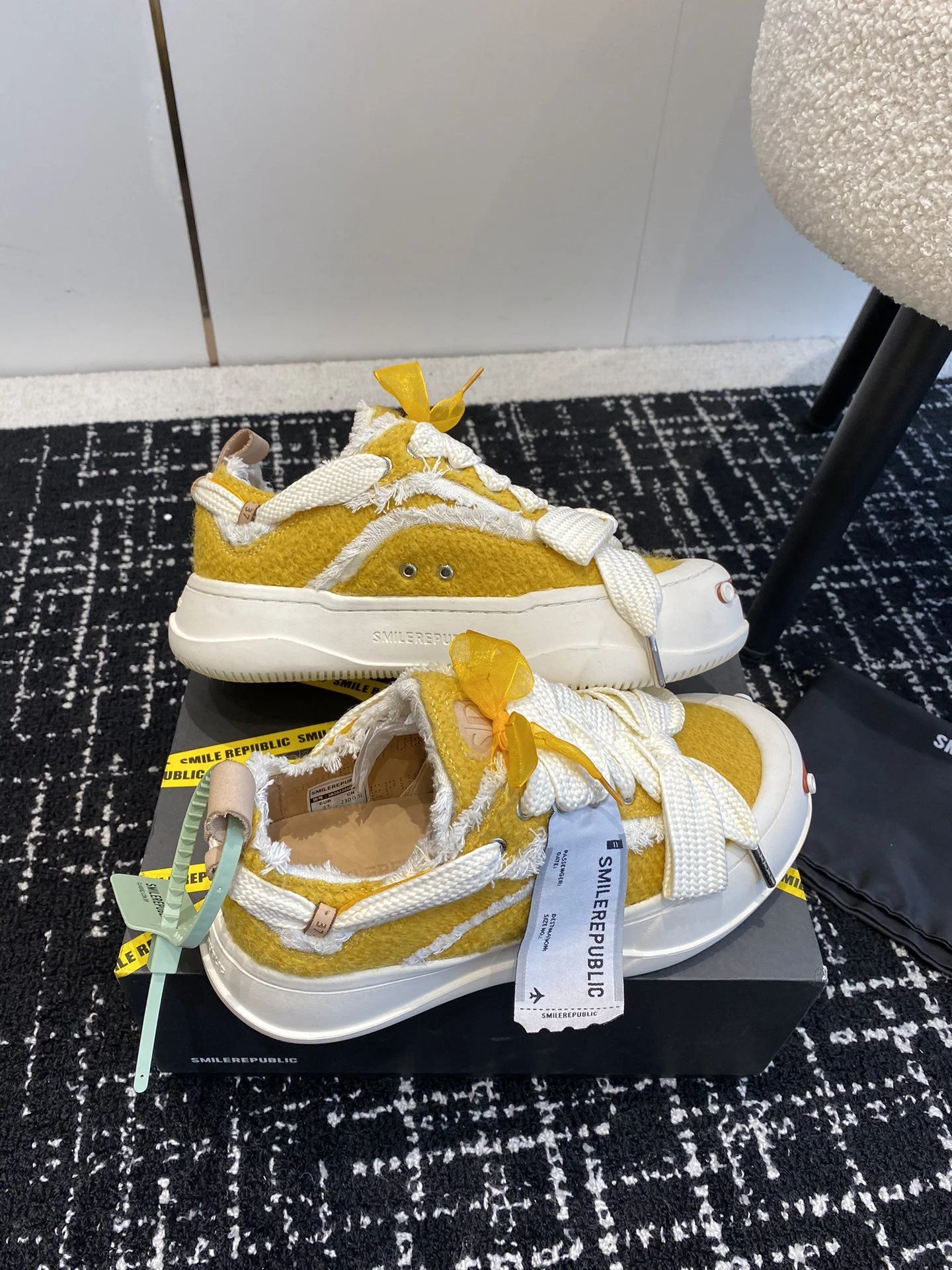 Top mirror Smilerepublic Shoes